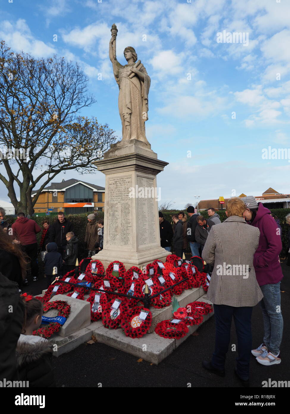 Sheerness, Kent, UK. 11th Nov, 2018. Sheerness in Kent was packed with ...