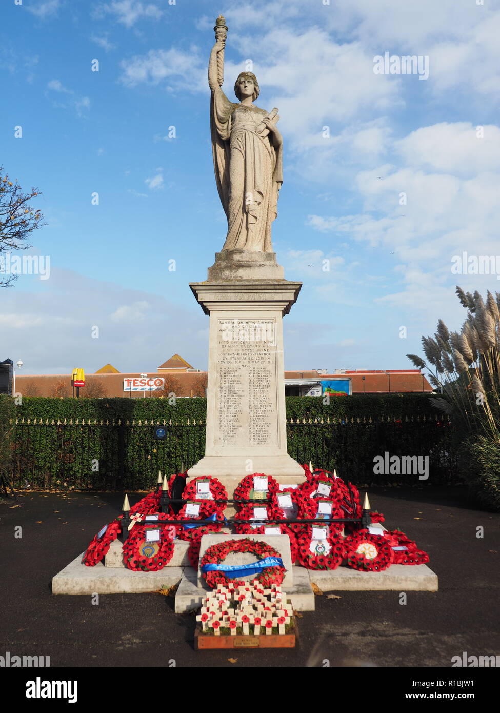 Sheerness, Kent, UK. 11th Nov, 2018. Sheerness in Kent was packed with ...