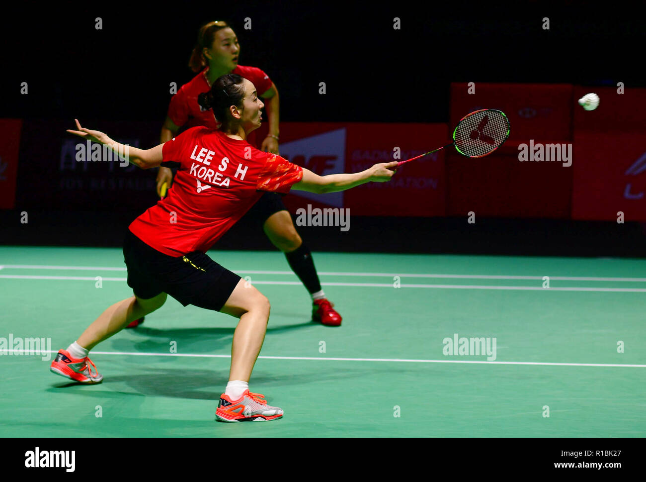 Fuzhou, China. 11th Nov, 2018. South Korea's Lee So Hee (front) and ...