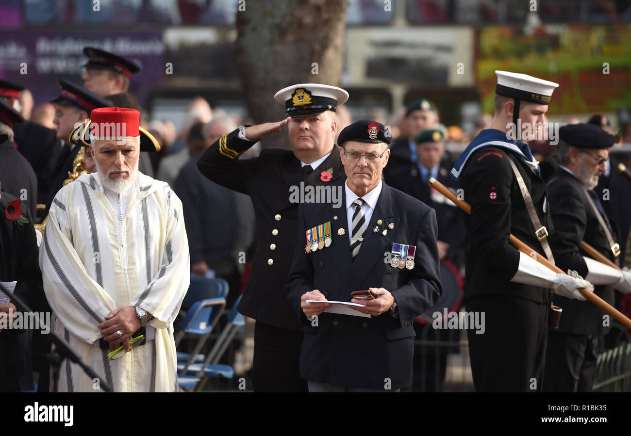 Remembrance day uk salute hi-res stock photography and images - Alamy