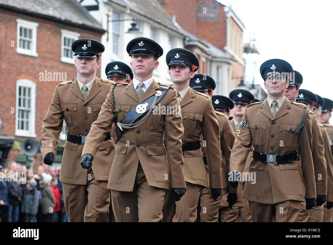 Soldiers rifles regiment in british hi-res stock photography and images ...