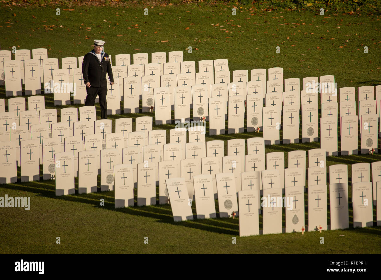 First and second world war soldier graves hi-res stock photography and ...
