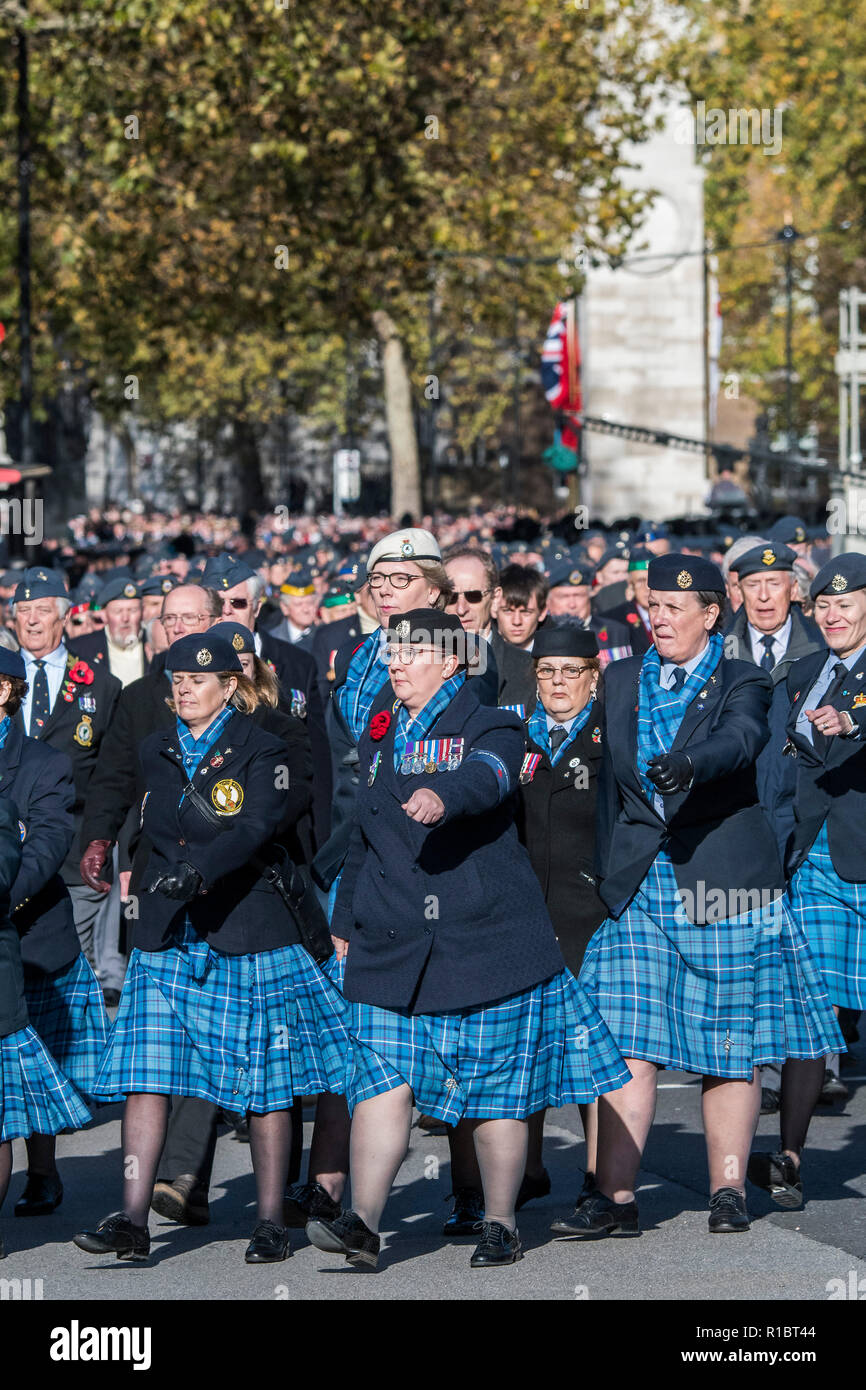 London, UK. 11th Nov 2018. Veterans, incl male and female members of ...