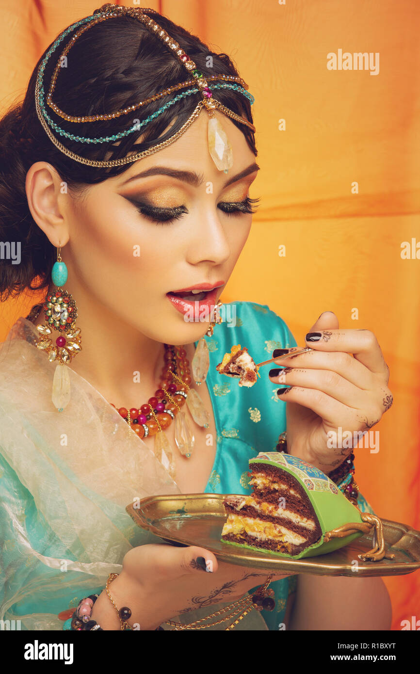 beautiful arabic style bride in ethnic clothes Stock Photo - Alamy