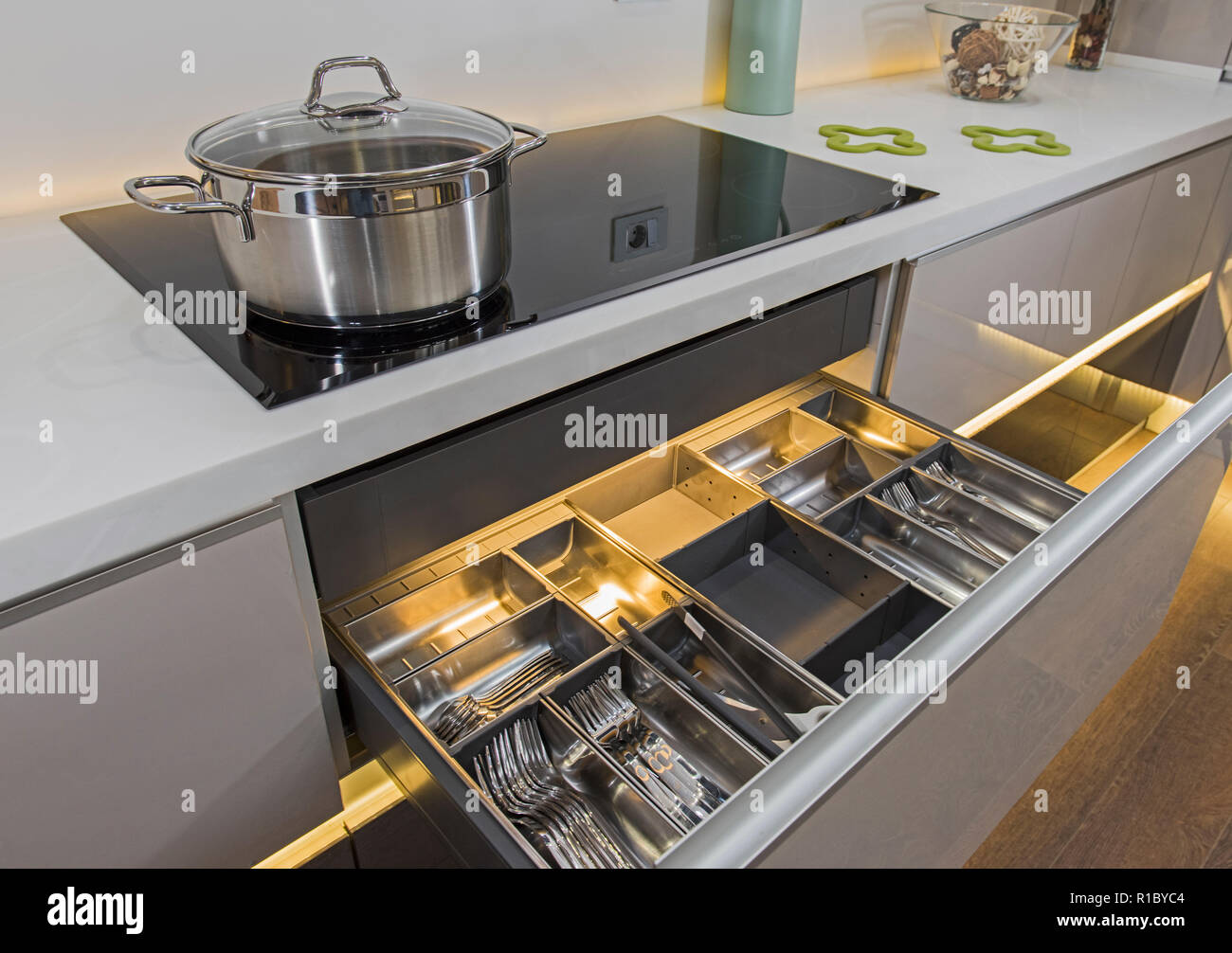 Kitchen cooker hi-res stock photography and images - Alamy