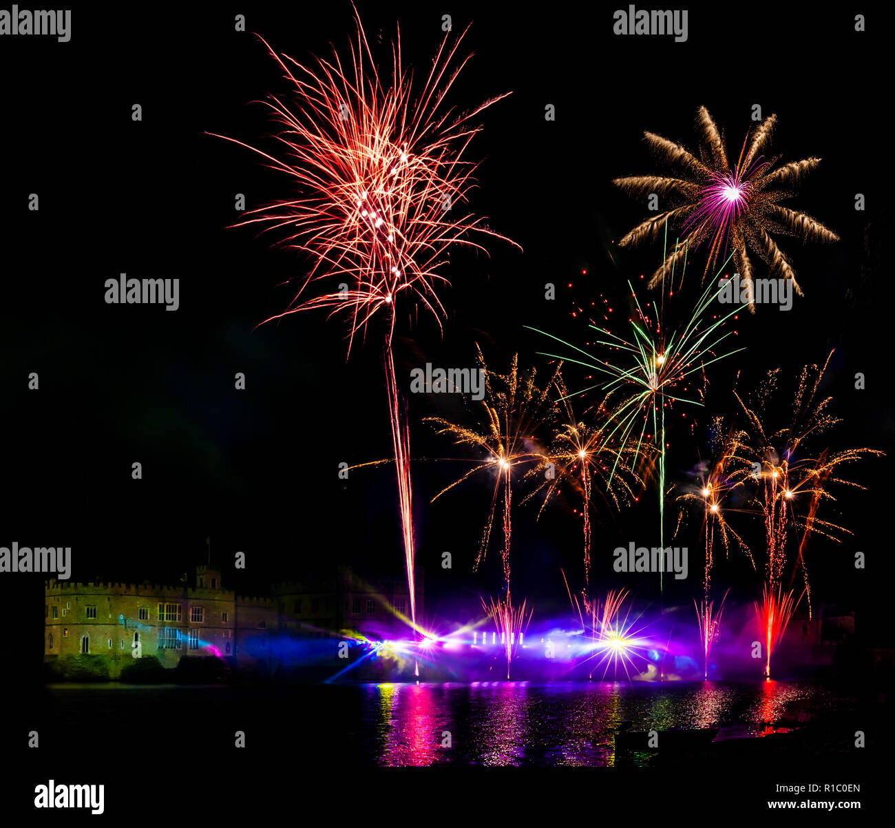 Leeds castle firework display hi-res stock photography and images - Alamy