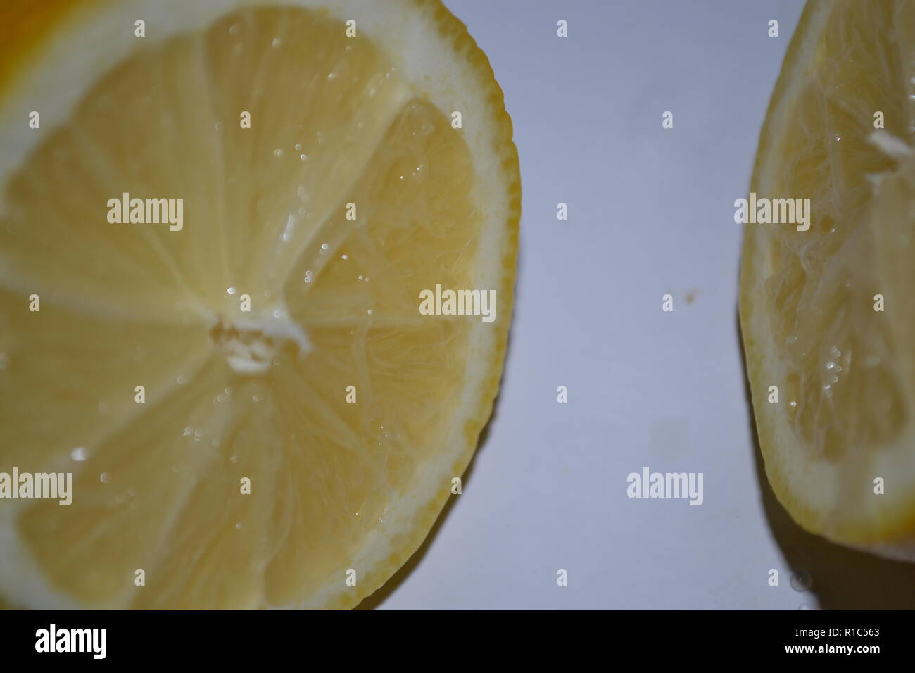 Lemons slice hi-res stock photography and images - Alamy