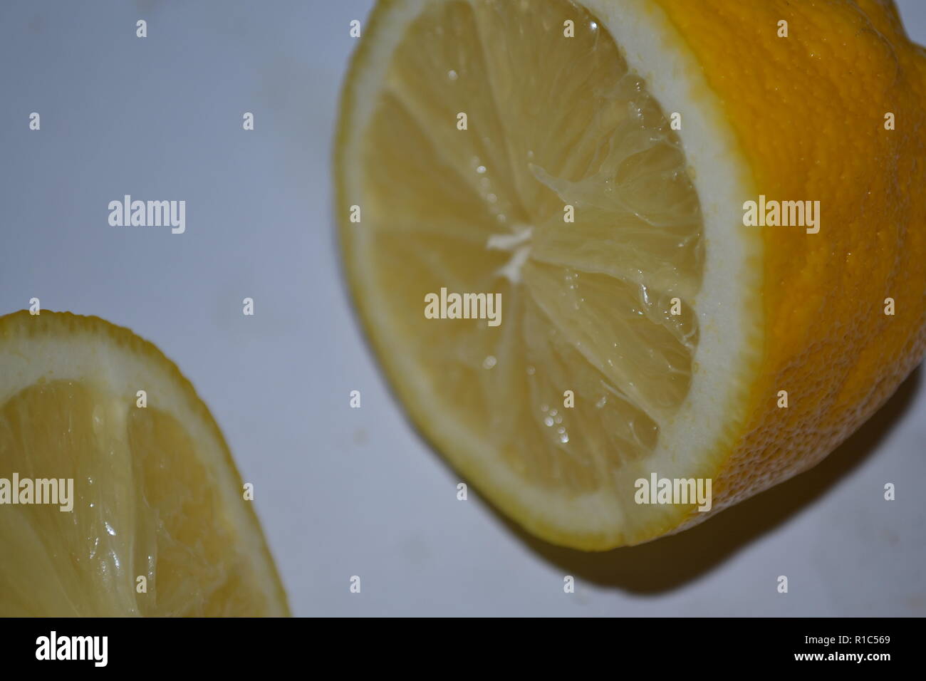 Lemons slice hi-res stock photography and images - Alamy