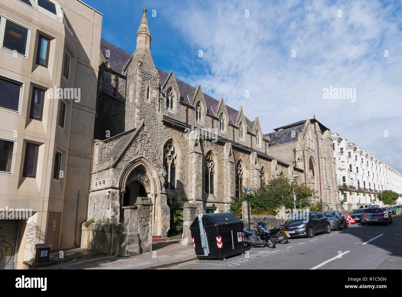 Homeless hostel building hi-res stock photography and images - Alamy