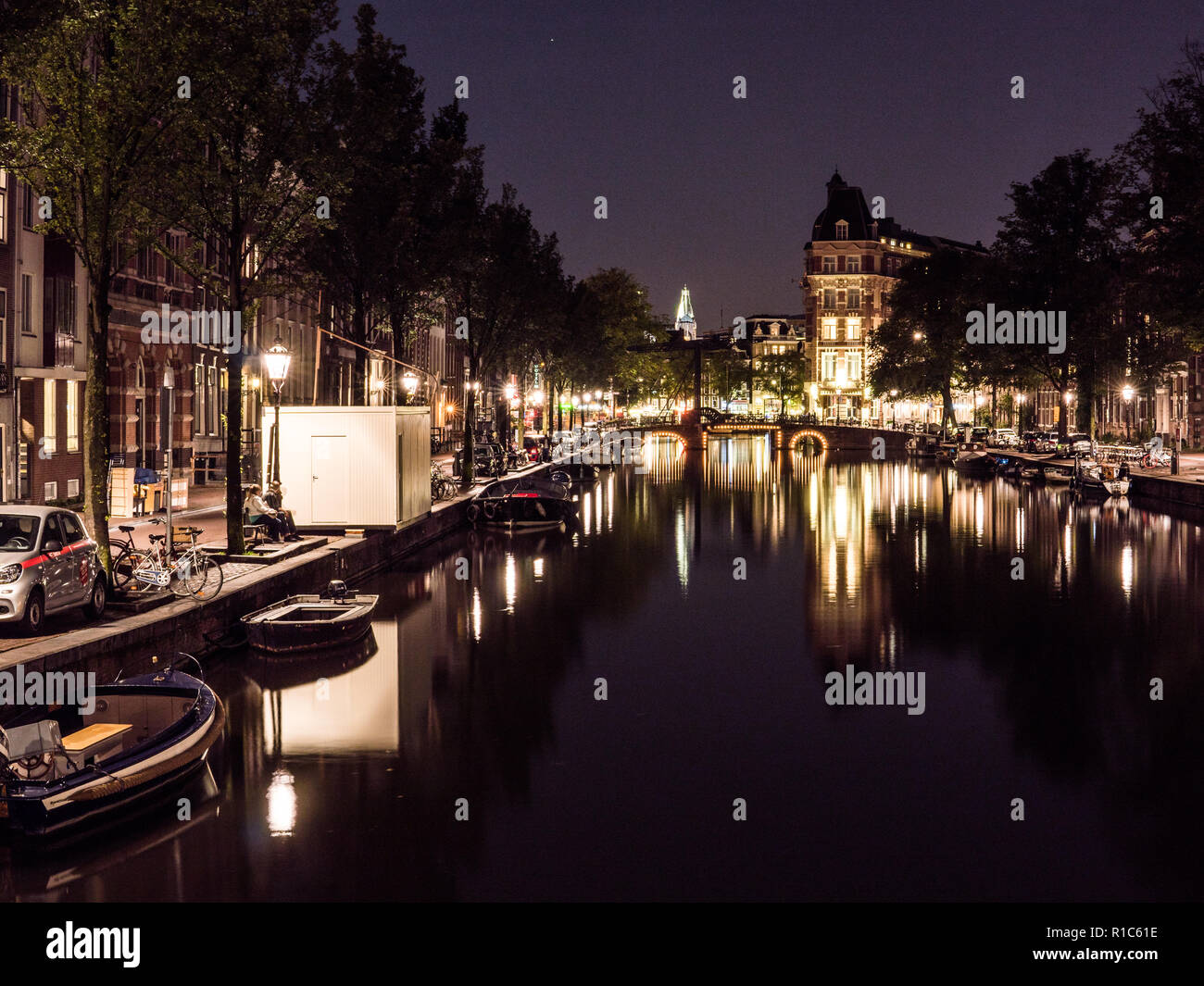 Night city view of Amsterdam channel and typical dutch houses, Holland ...