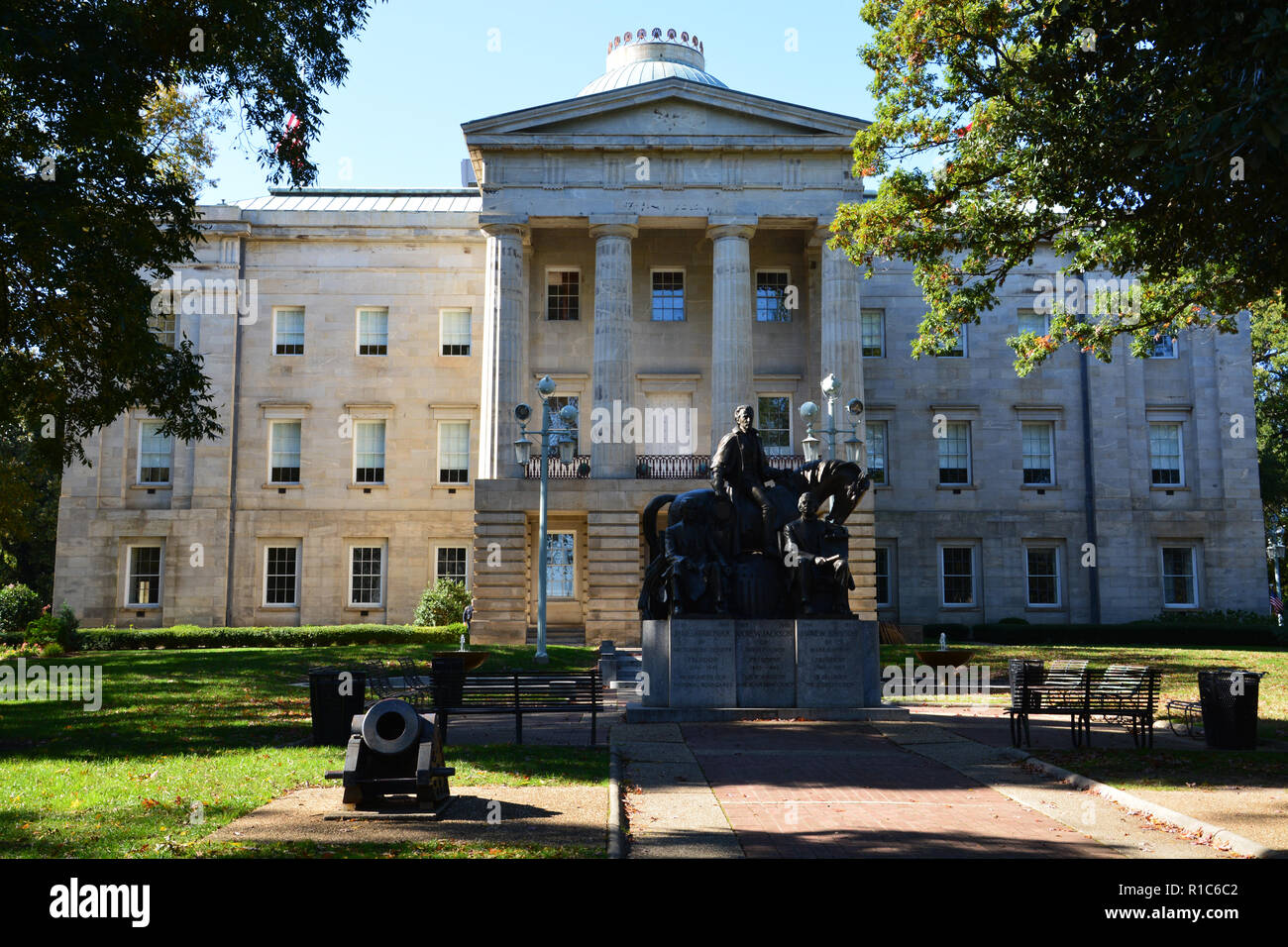 The Three Presidents Monument showing Presidents Johnson, Jackson and ...