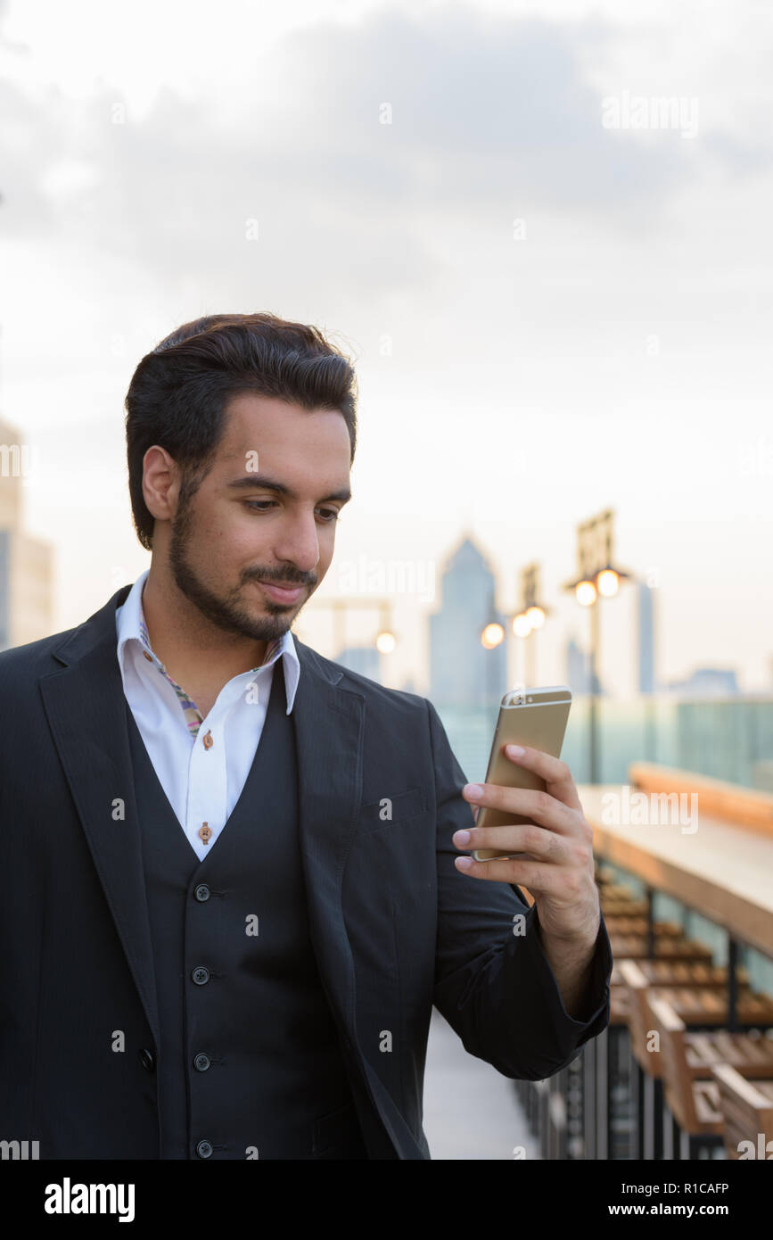 Indian businessman man mobile phone hi-res stock photography and images ...