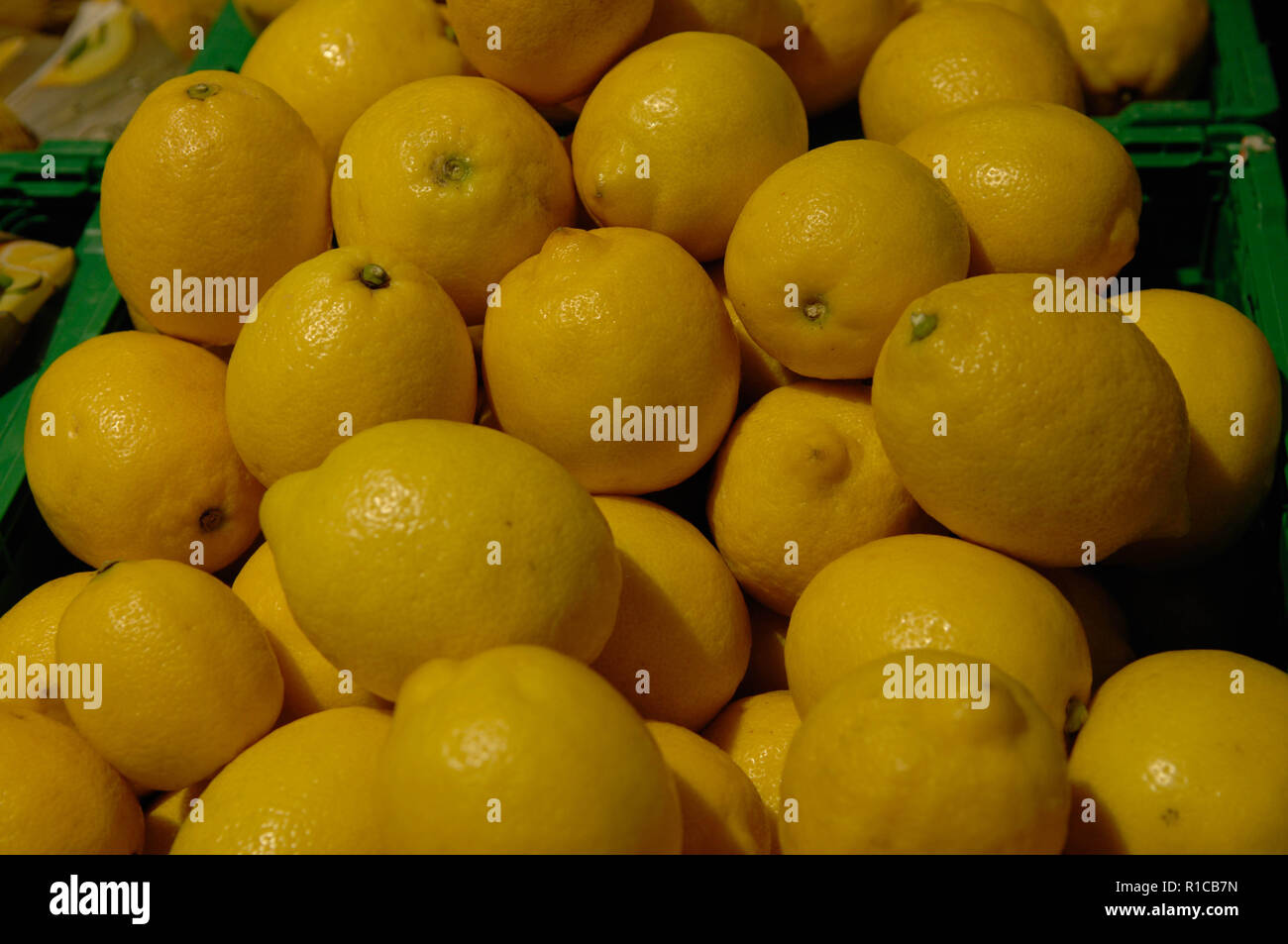 Supermarket lemon tree hi-res stock photography and images - Alamy