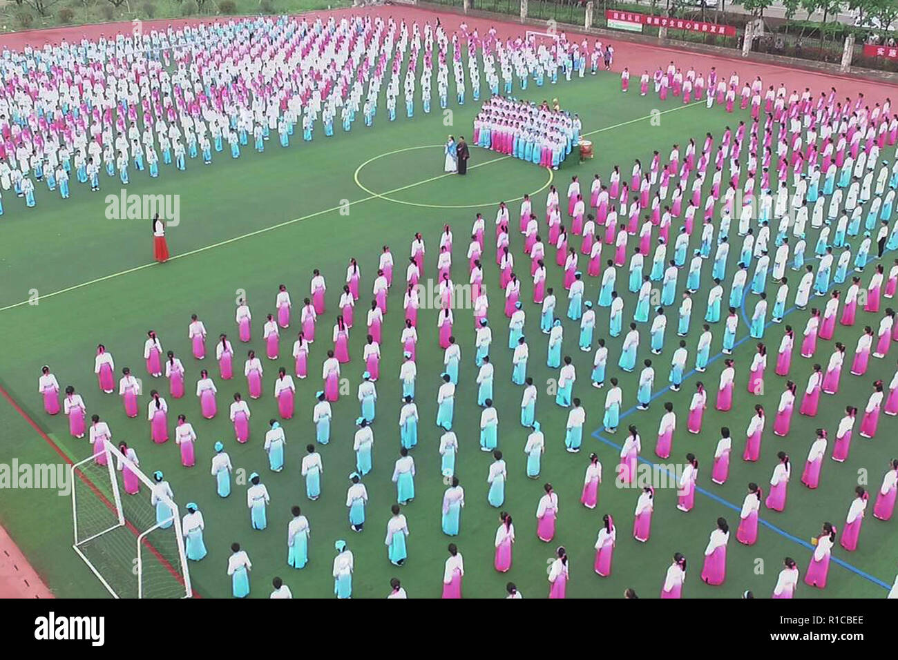Lianyungang, China. 10th Nov, 2018. More than one thousand and two ...