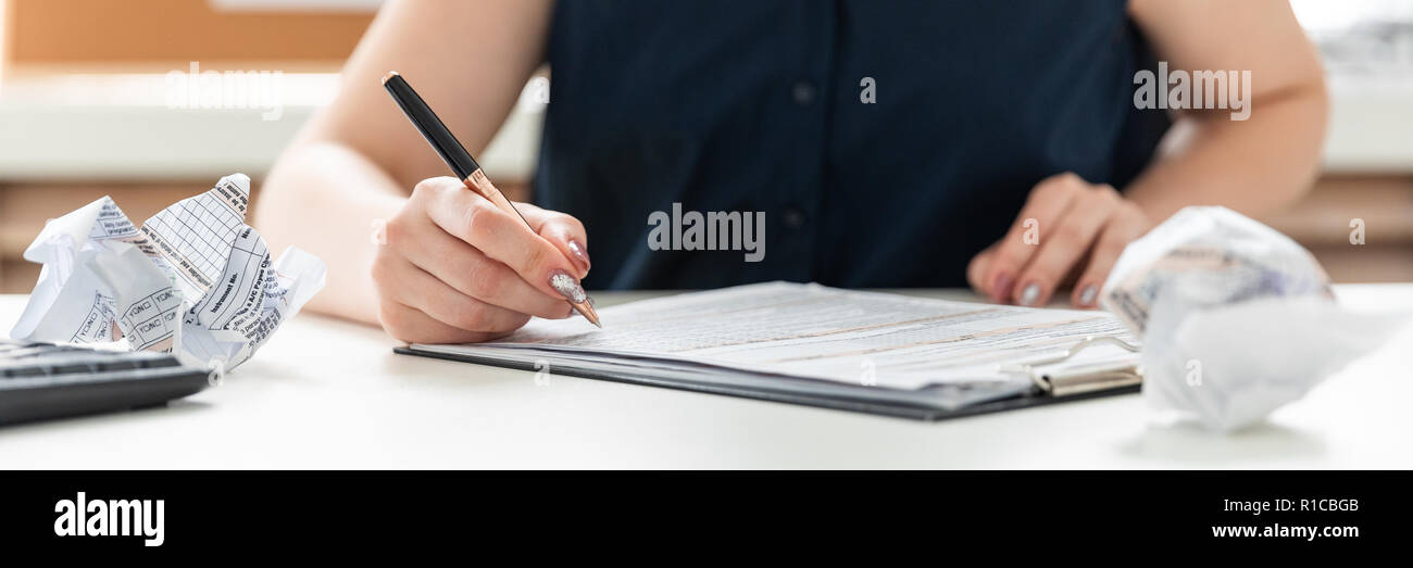 Fill out a questionnaire hi-res stock photography and images - Alamy
