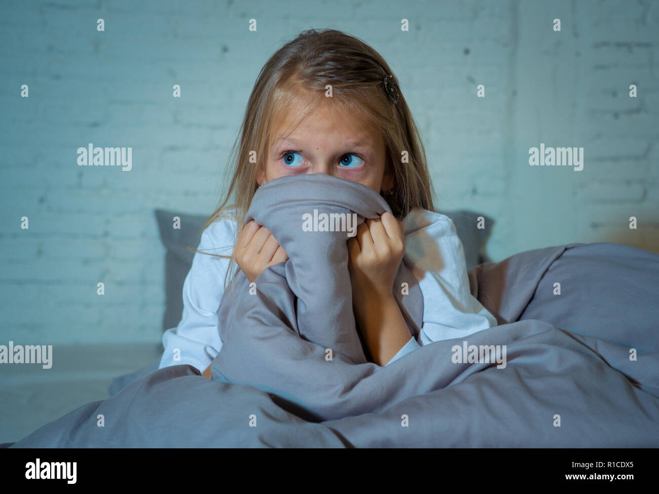 Scared child hiding hi-res stock photography and images - Alamy