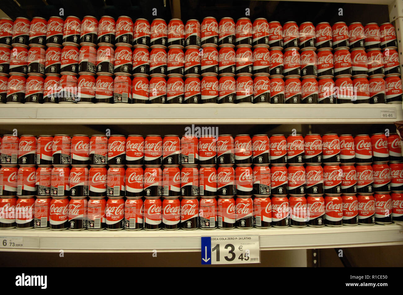 Tins of Coca Cola,coke,soda Stock Photo - Alamy