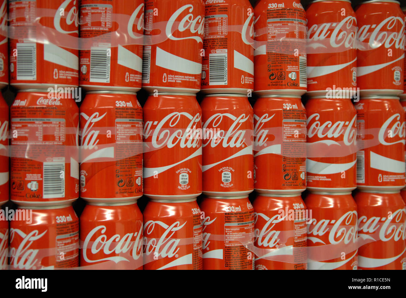 tins of Coca Cola,coke,soda Stock Photo - Alamy