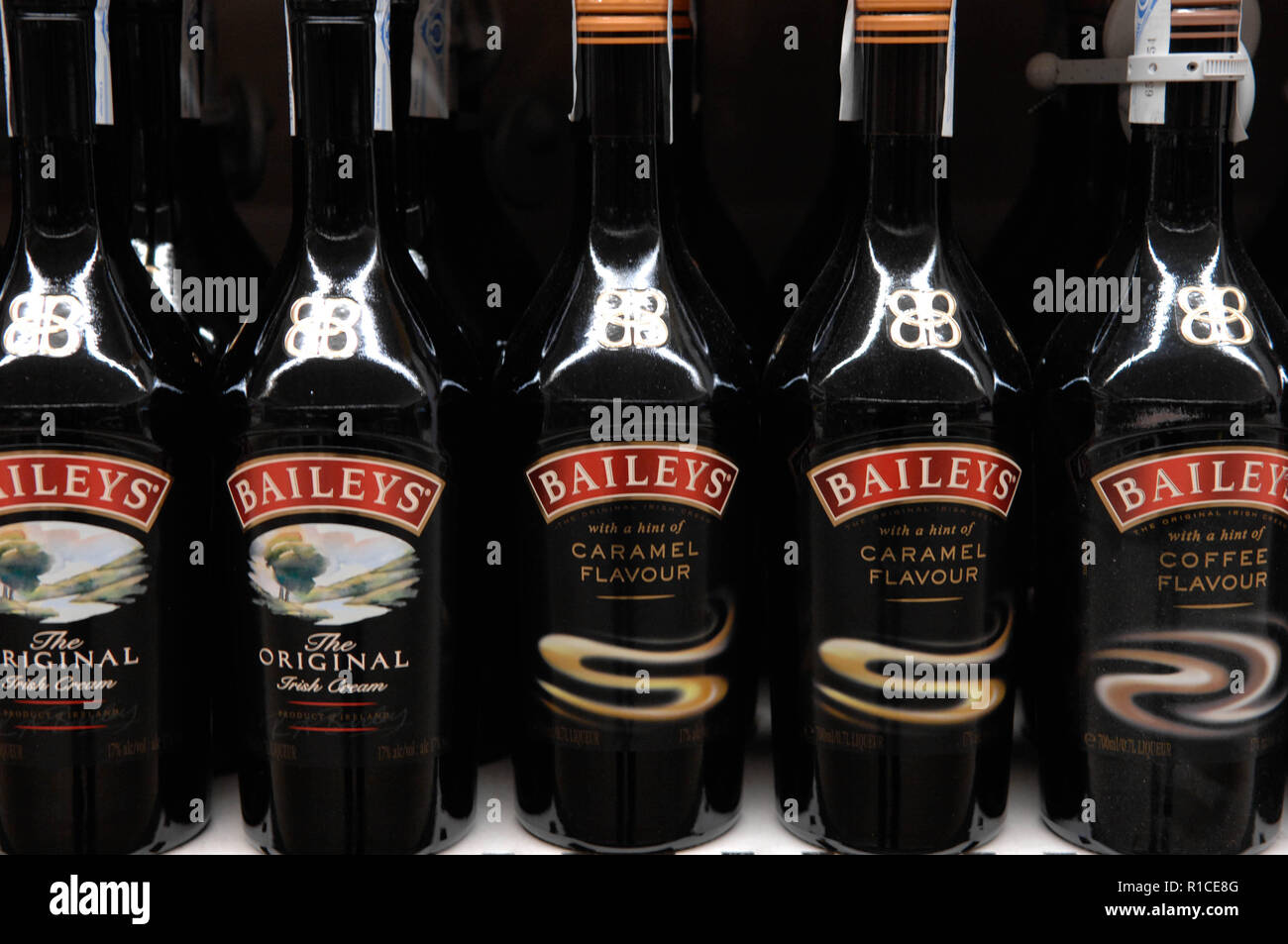 Cream based liqueur hi-res stock photography and images - Alamy