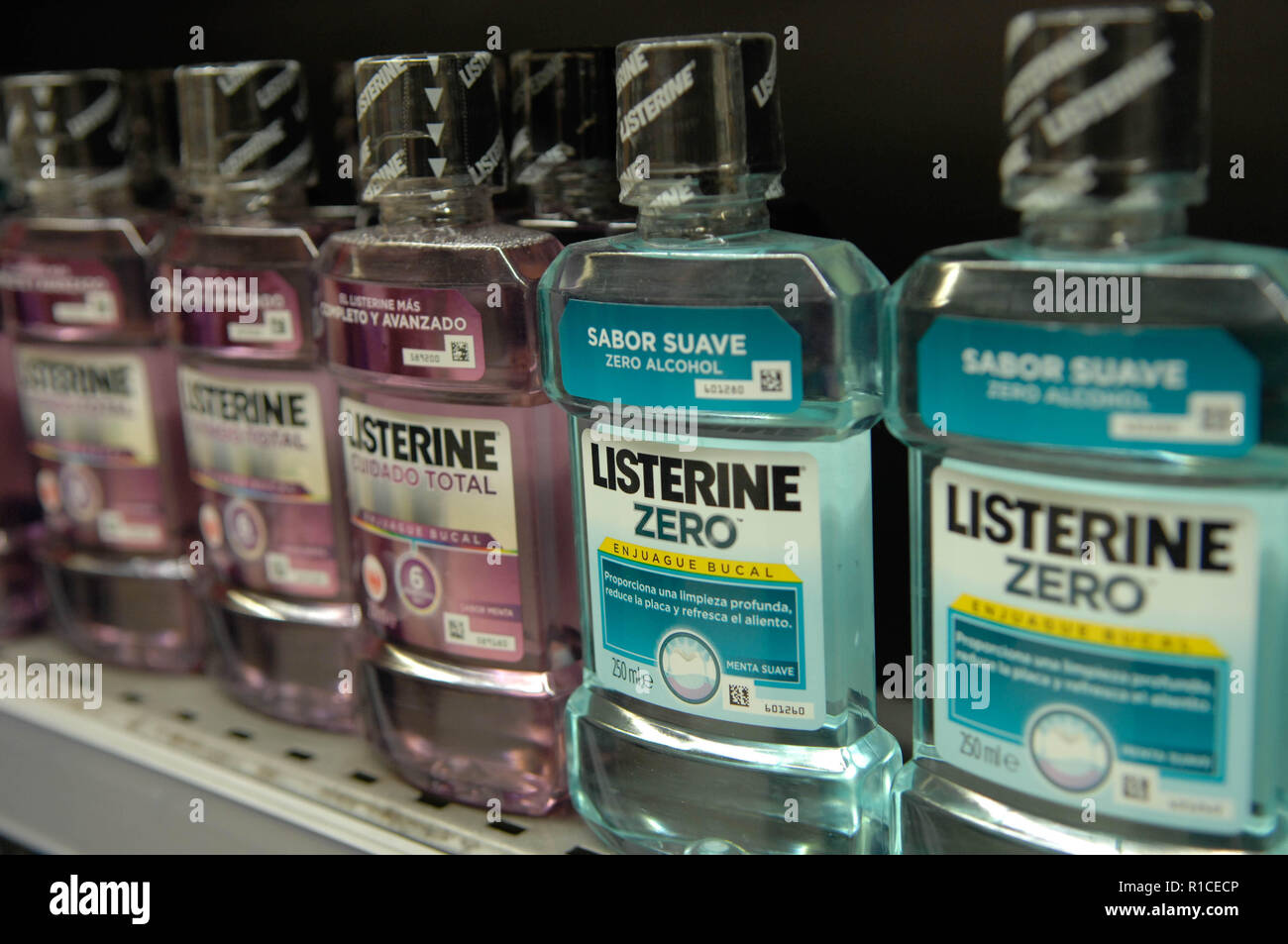Listerine toothpaste hi-res stock photography and images - Alamy