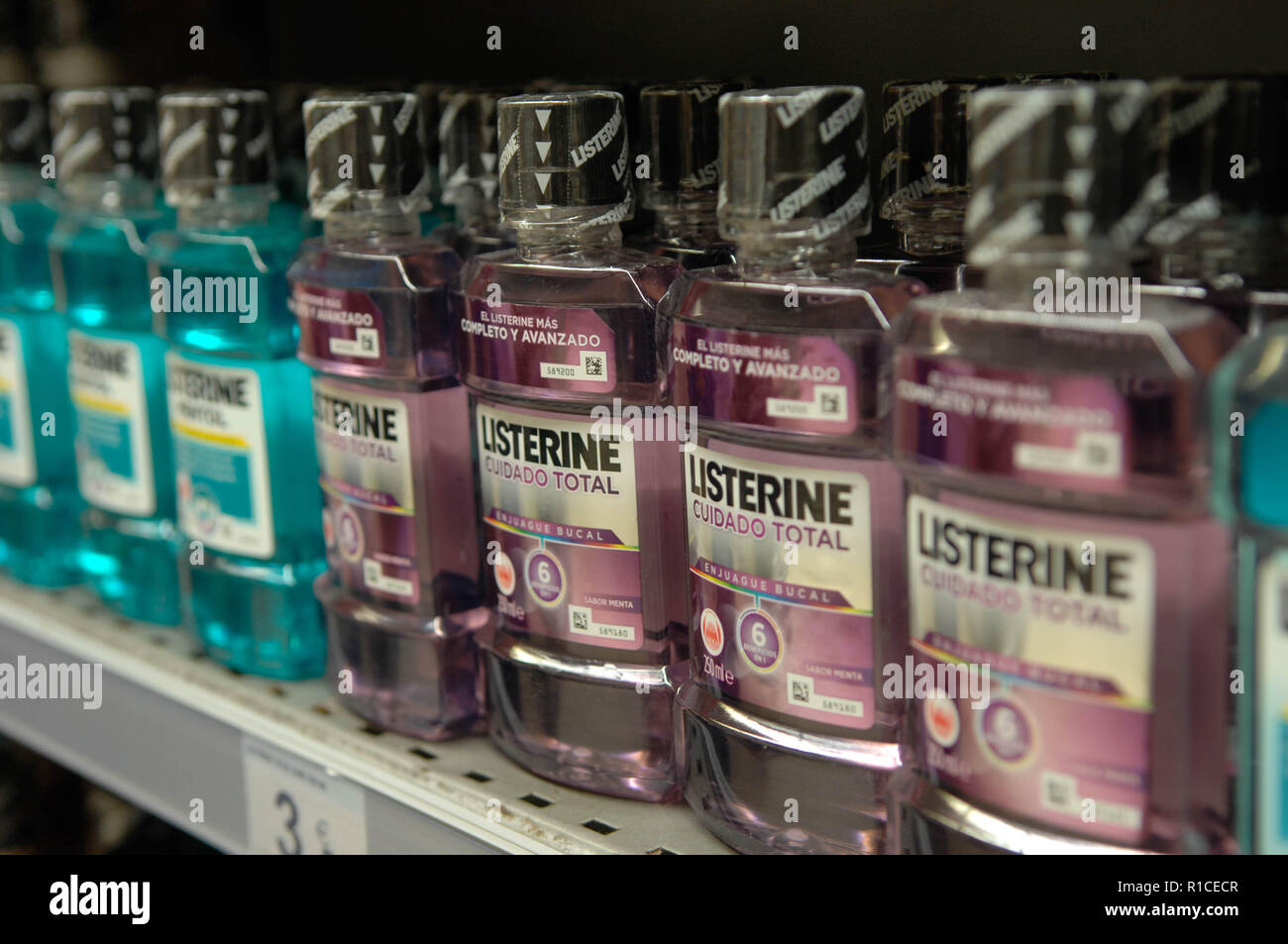 Listerine toothpaste hi-res stock photography and images - Alamy