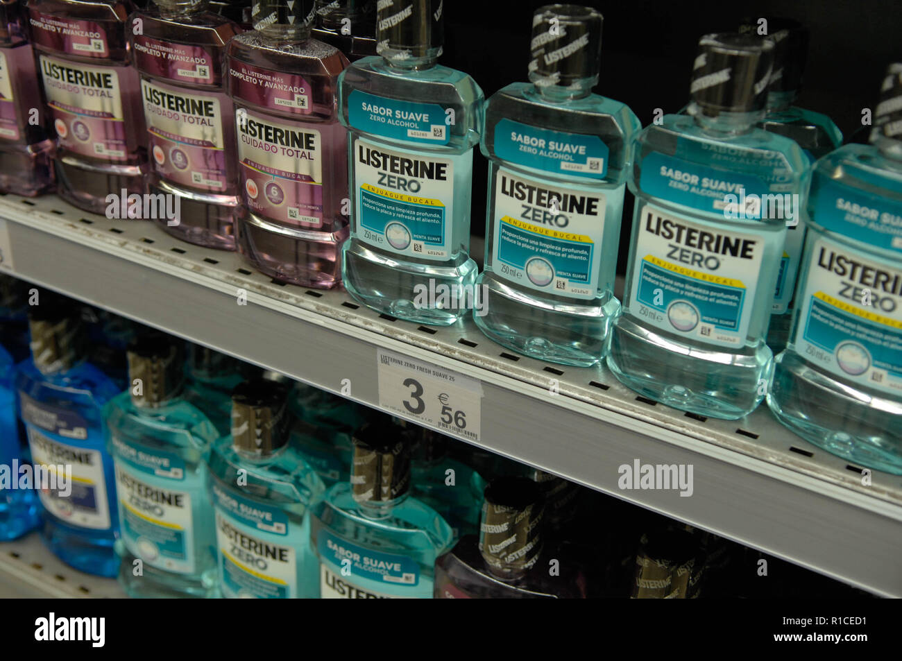 Listerine toothpaste hi-res stock photography and images - Alamy