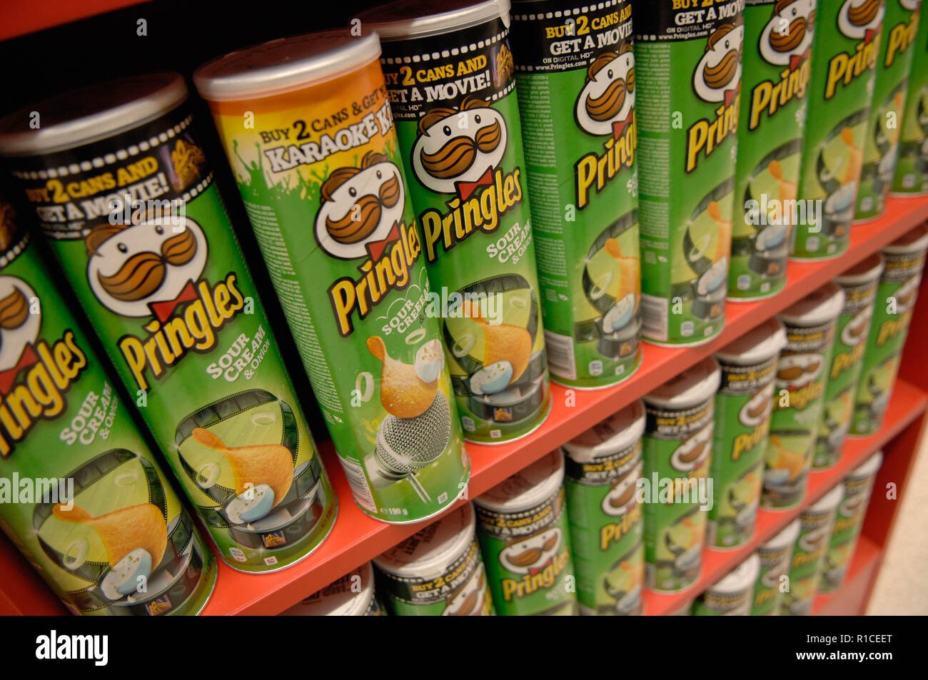 Pringles sour cream onion pringles hi-res stock photography and images ...