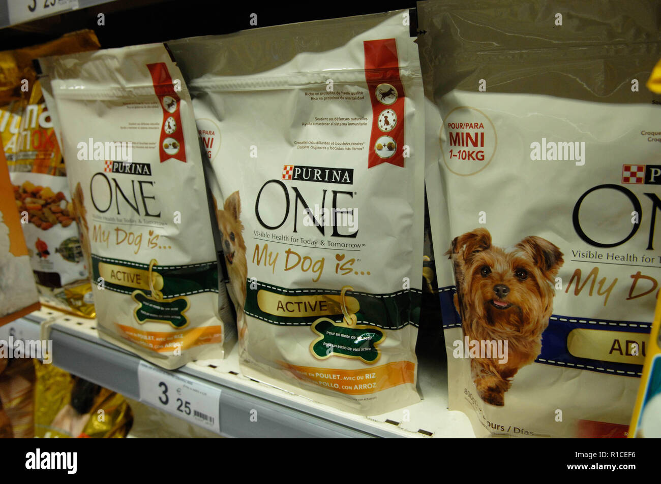 Purina one hi-res stock photography and images - Alamy