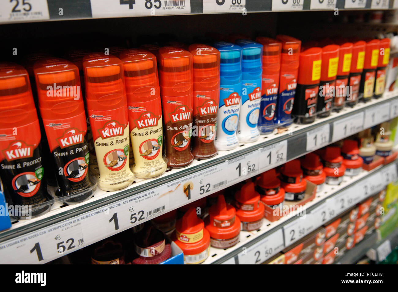 Kiwi, cleaning leather shoes Stock Photo - Alamy