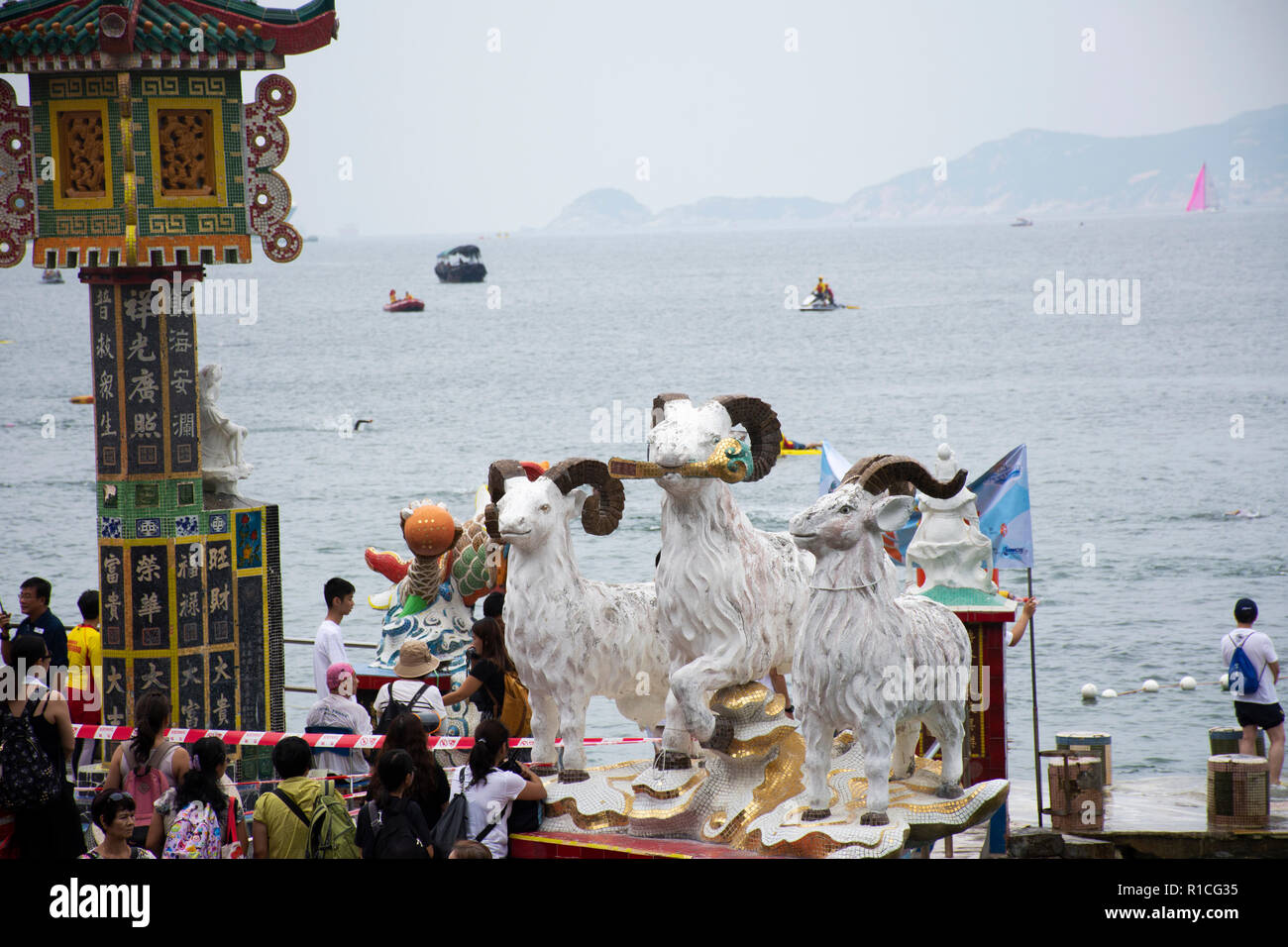 Kwun yam temple at repulse bay hi-res stock photography and images - Alamy
