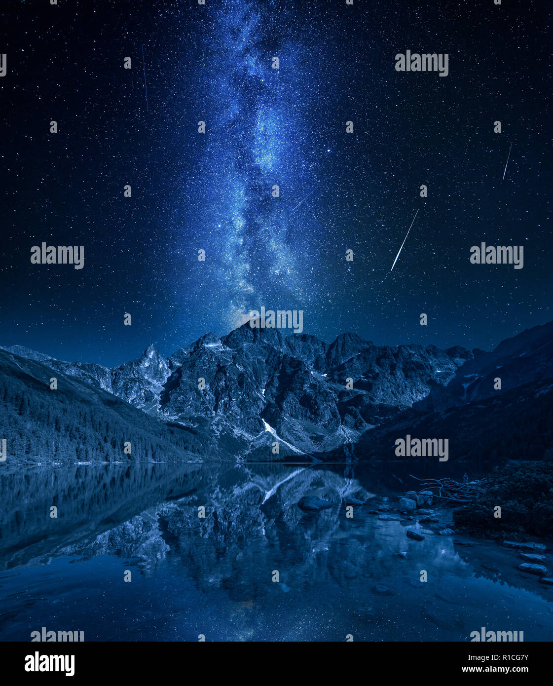Milky way over mountains and lake hi-res stock photography and images ...