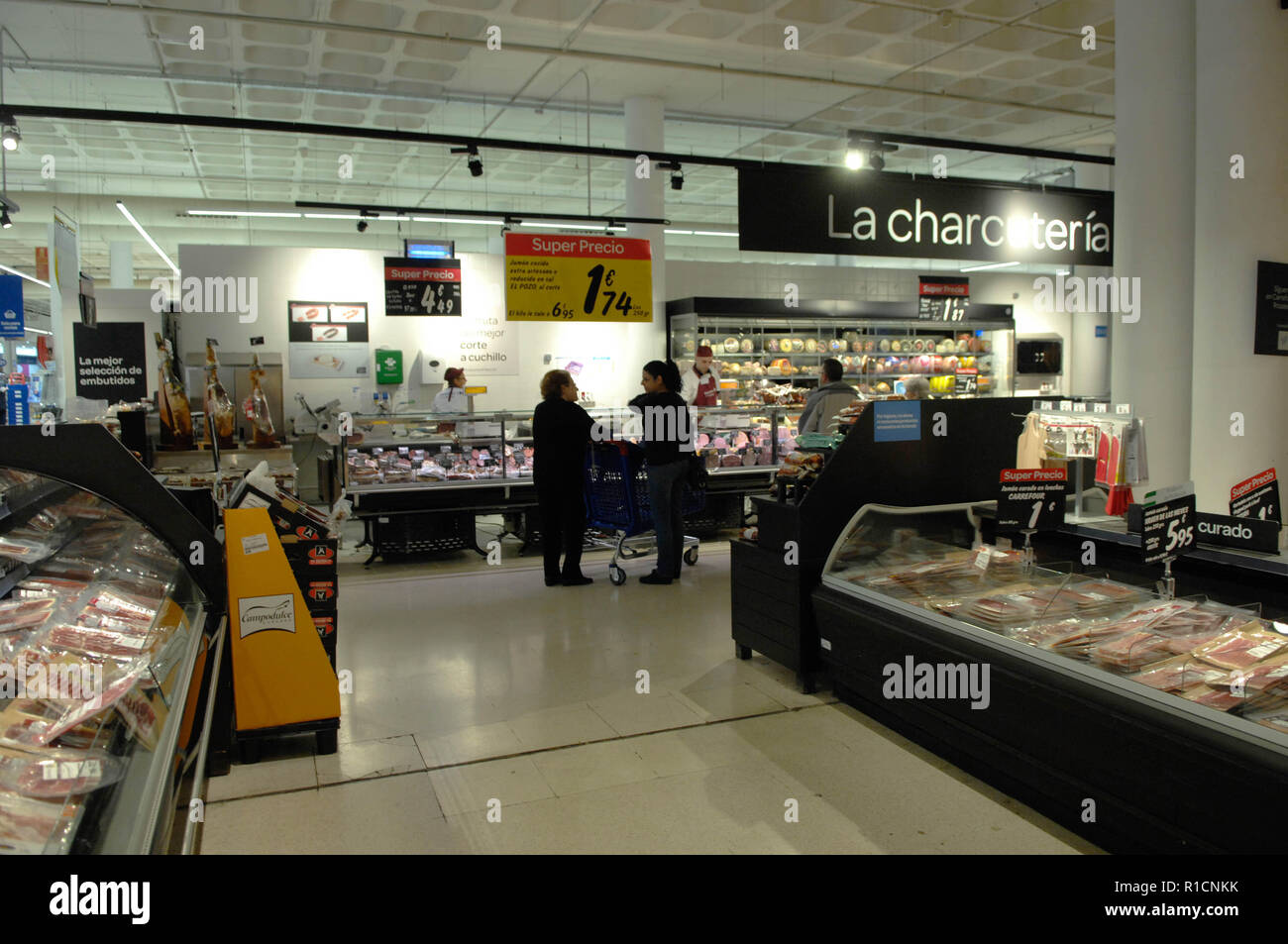 meat section in a supermarket Stock Photo - Alamy