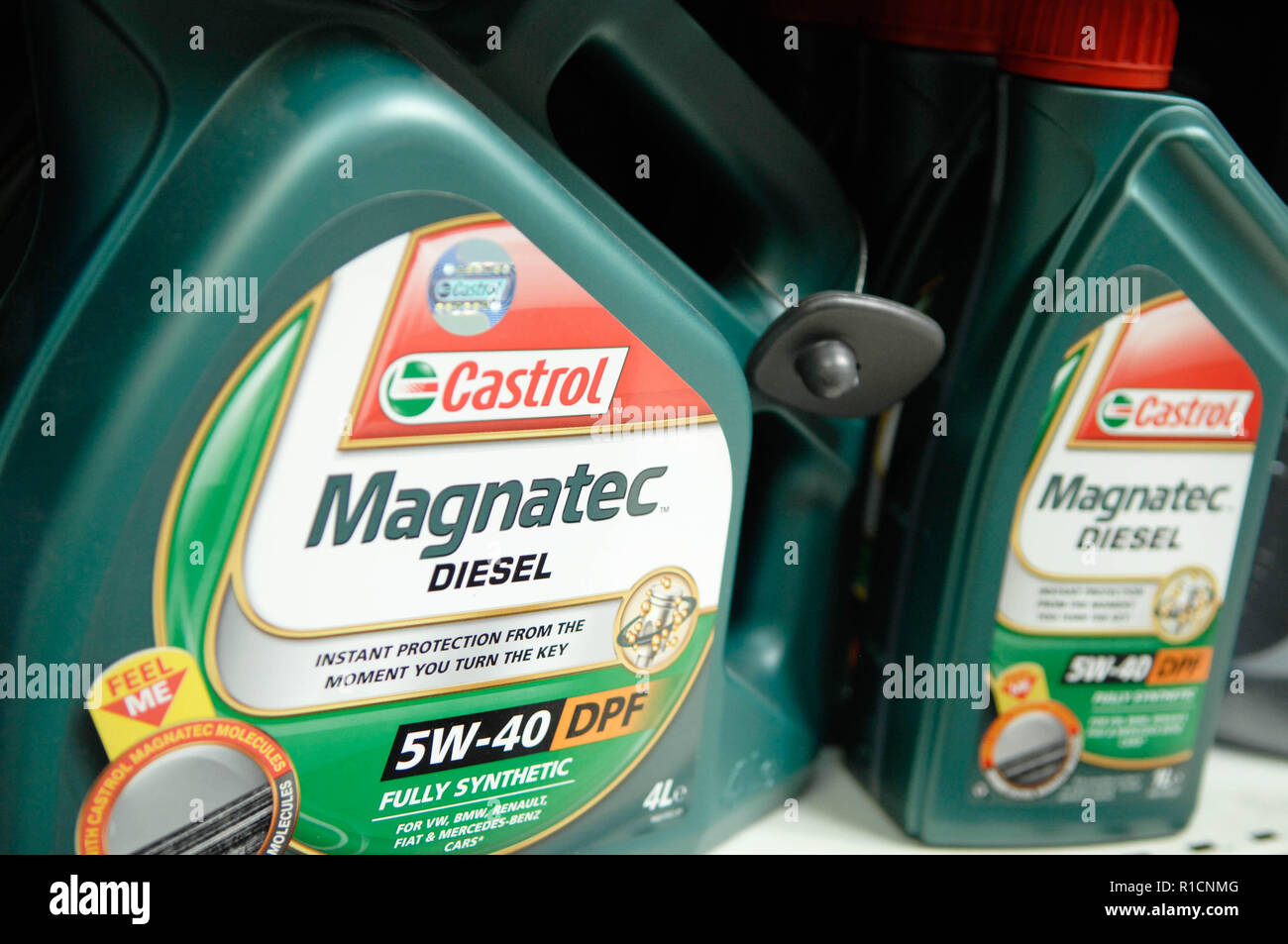 Castrol bp hi-res stock photography and images - Alamy