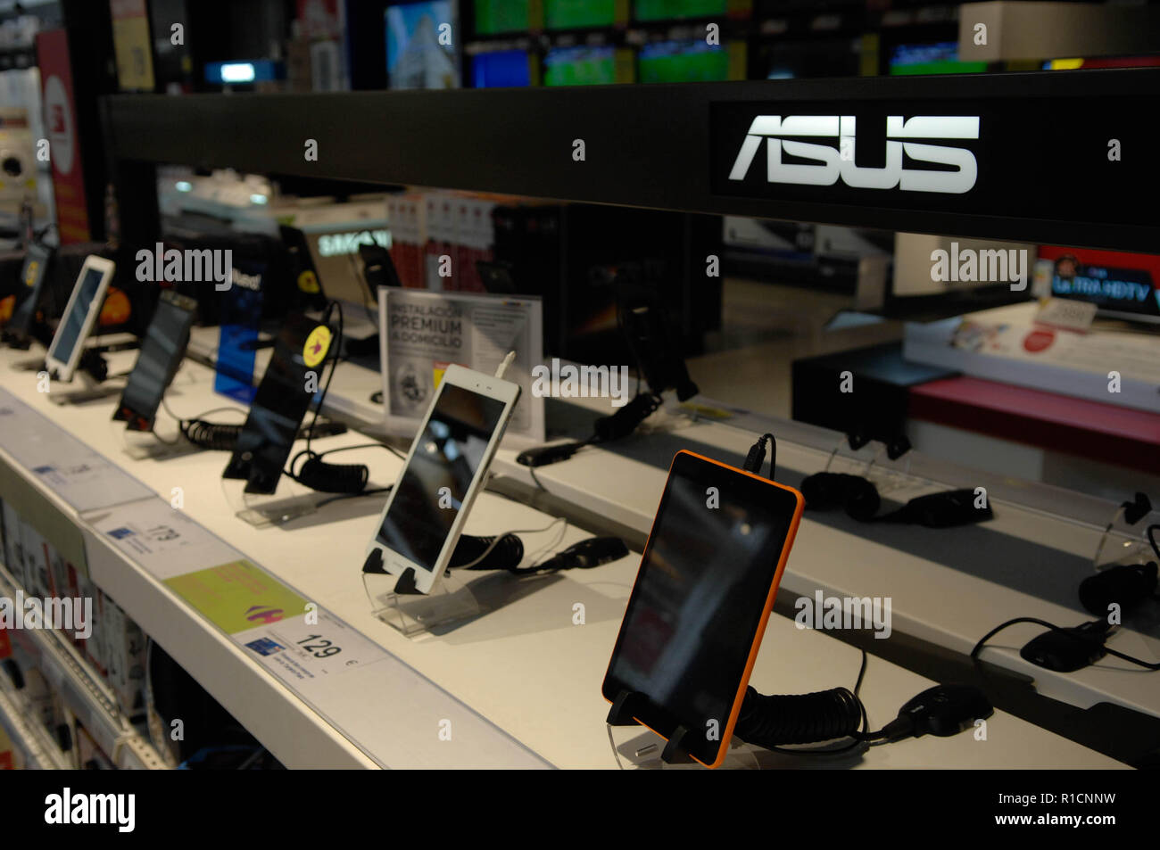 Asus laptops hi-res stock photography and images - Alamy