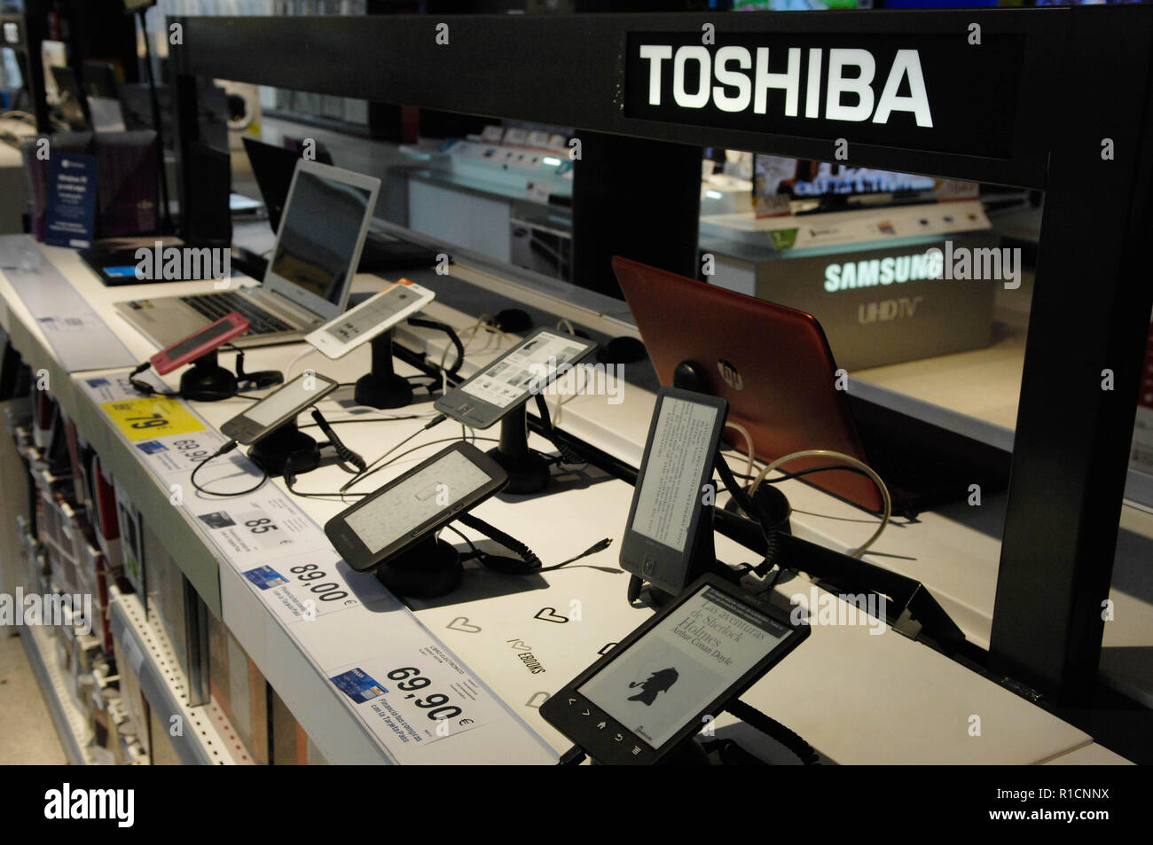 Consumer electronics retailing hi-res stock photography and images - Alamy