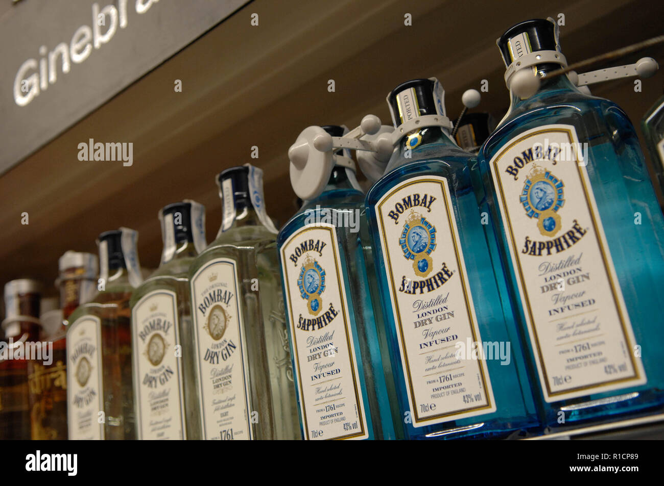 Bottles of bombay sapphire gin hi-res stock photography and images - Alamy