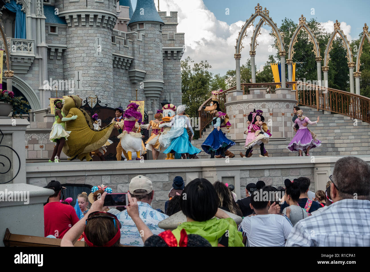APRIL 25, 2018 - ORLANDO, FLORIDA: DISNEY CHARACTERS PERFORM SHOW AT ...
