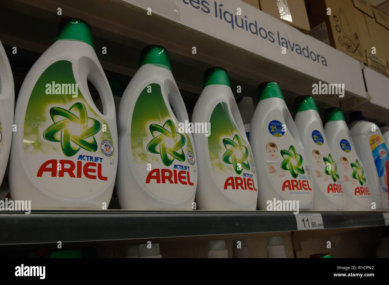 Ariel washing machine hi-res stock photography and images - Alamy