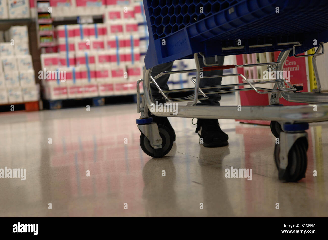 close-up,a customer with a trolley Stock Photo - Alamy
