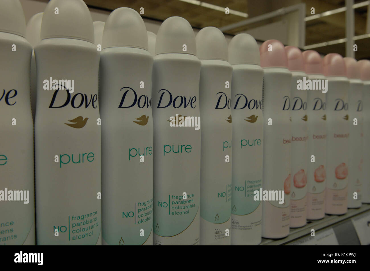Dove deodorant hi-res stock photography and images - Alamy