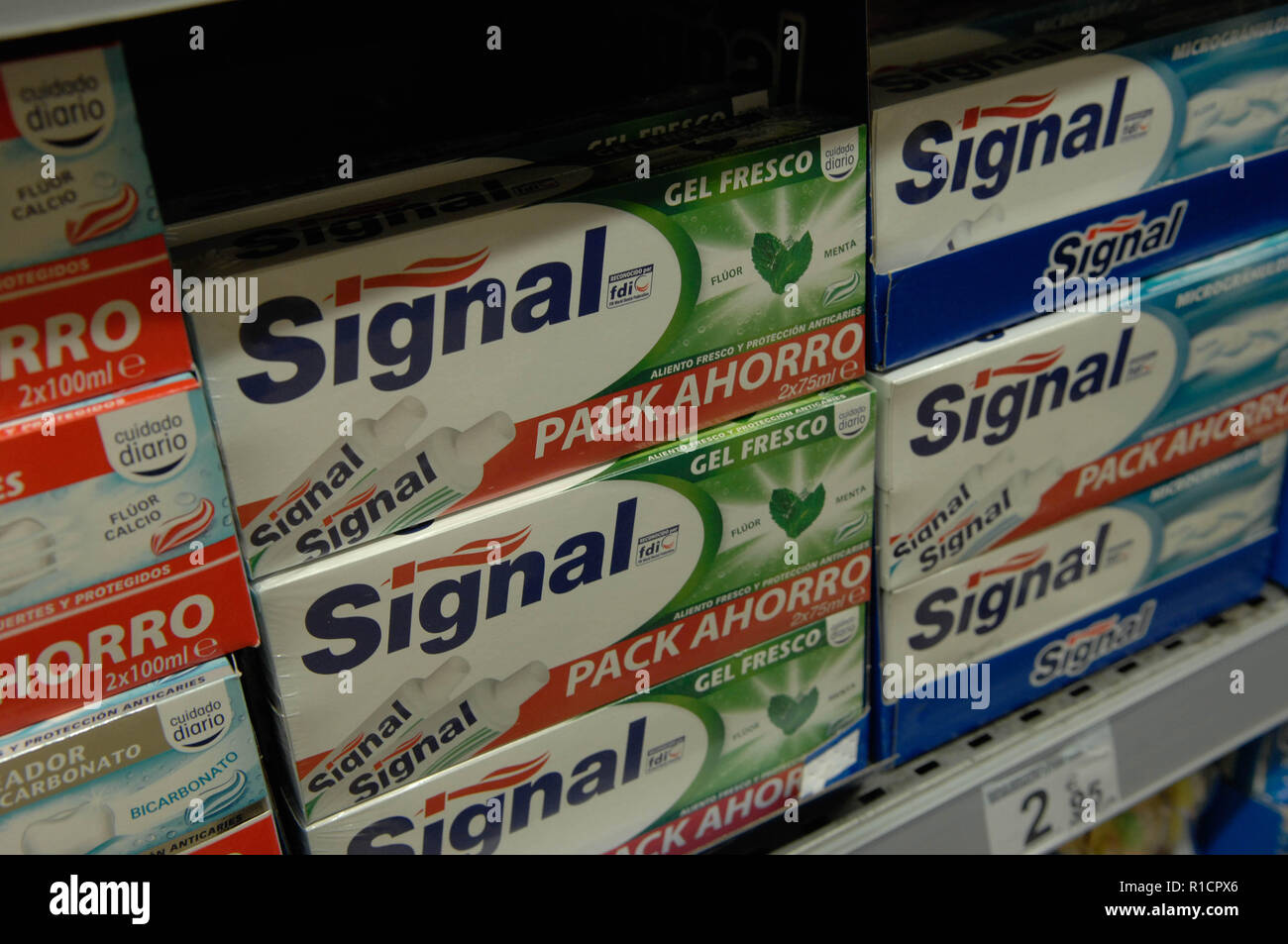 Signal toothpaste hi-res stock photography and images - Alamy
