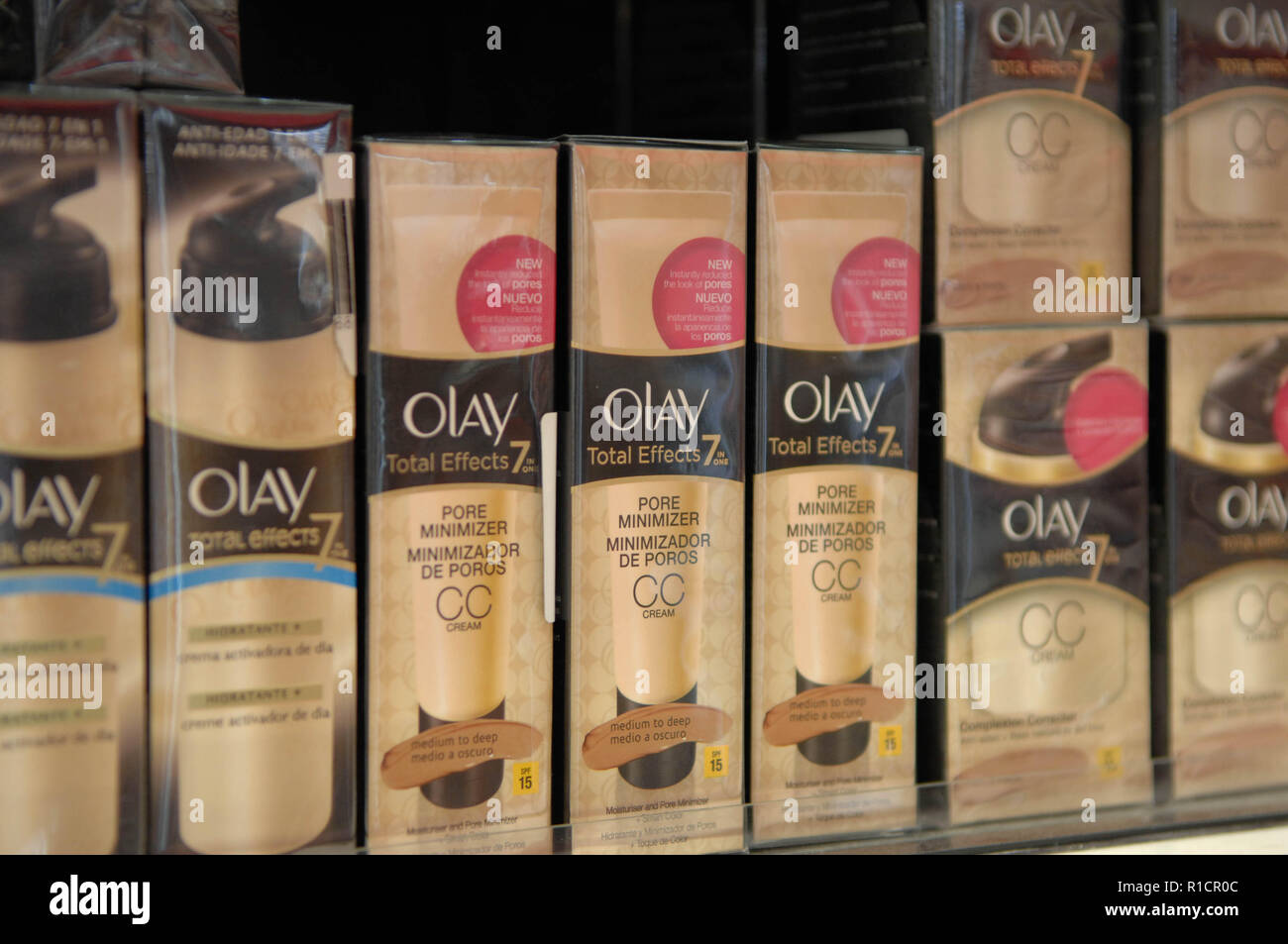 Olay cosmetics hi-res stock photography and images - Alamy