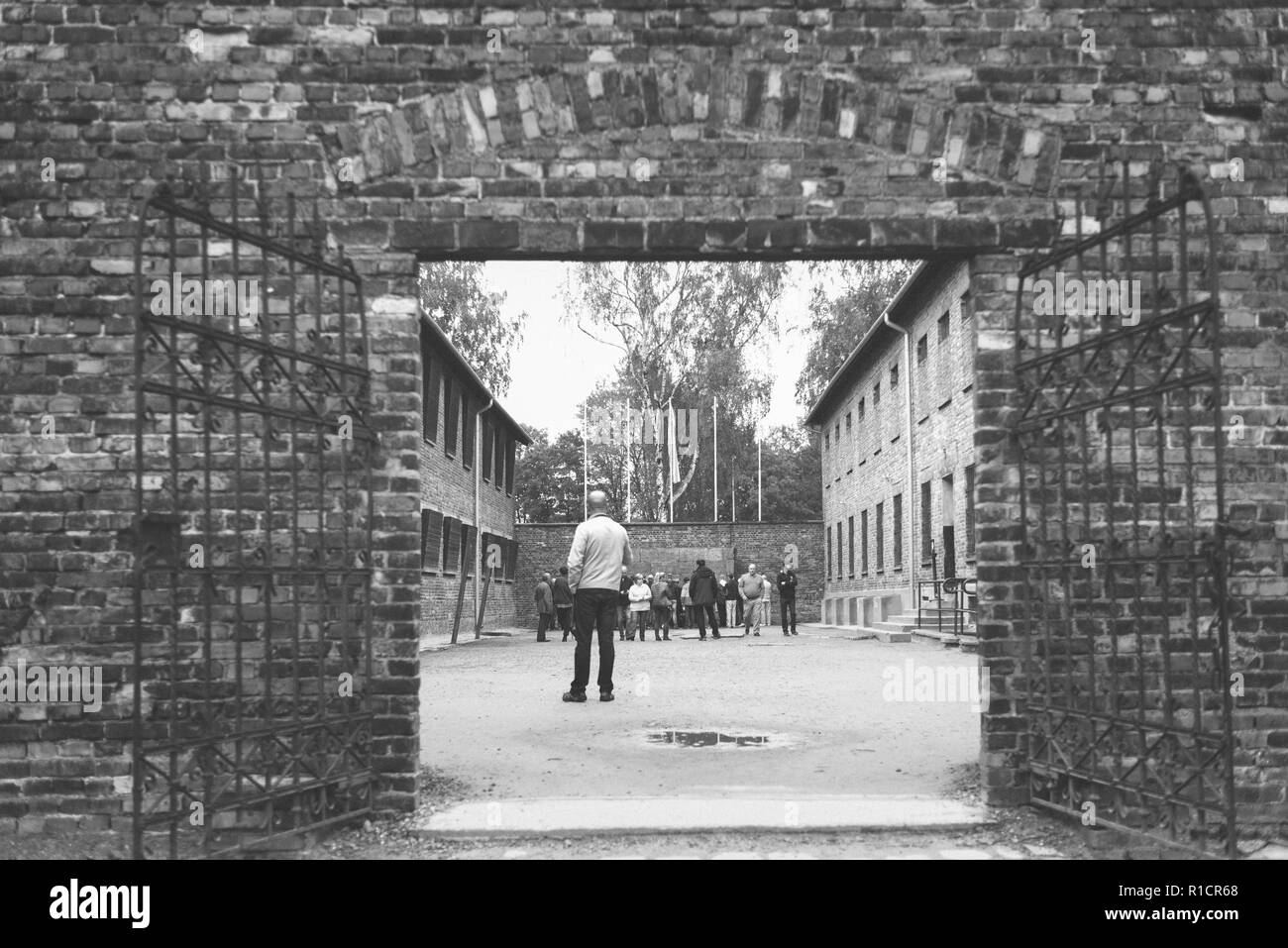 Death wall in auschwitz concentration hi-res stock photography and ...