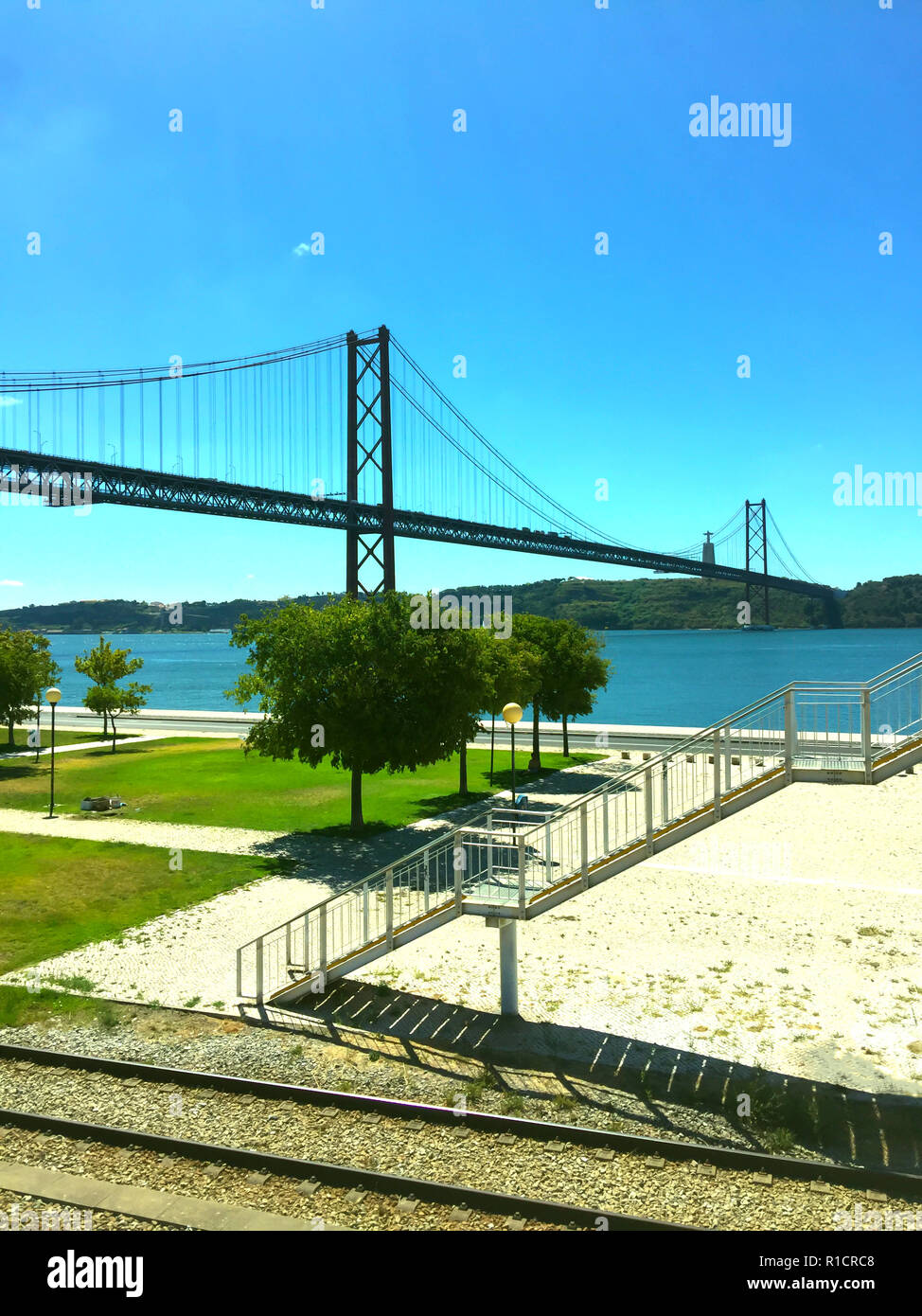 Old metal bridge portugal hi-res stock photography and images - Alamy