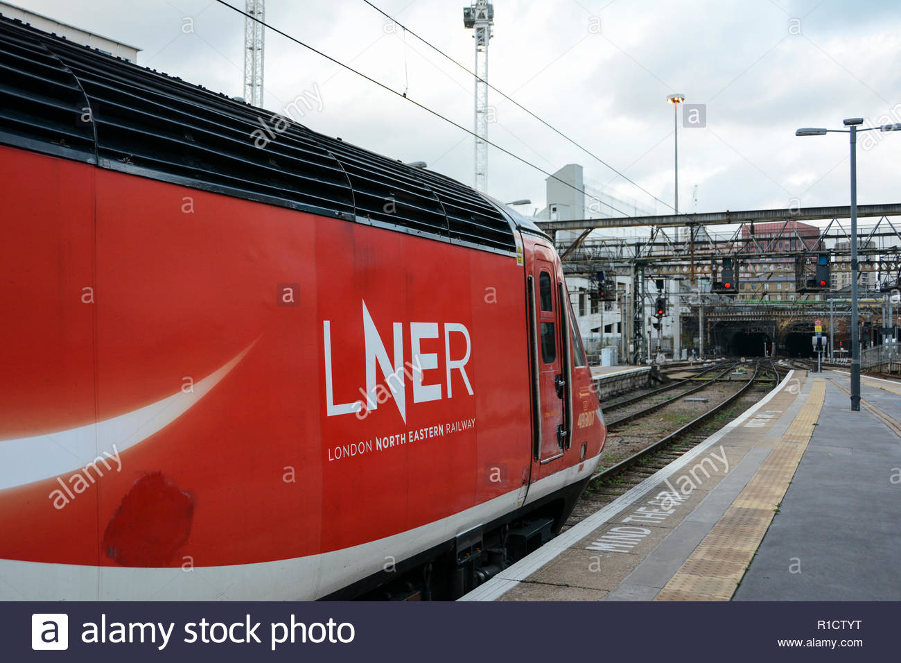 London North Eastern Railway Platform Stock Photos & London North Eastern Railway Platform Stock ...
