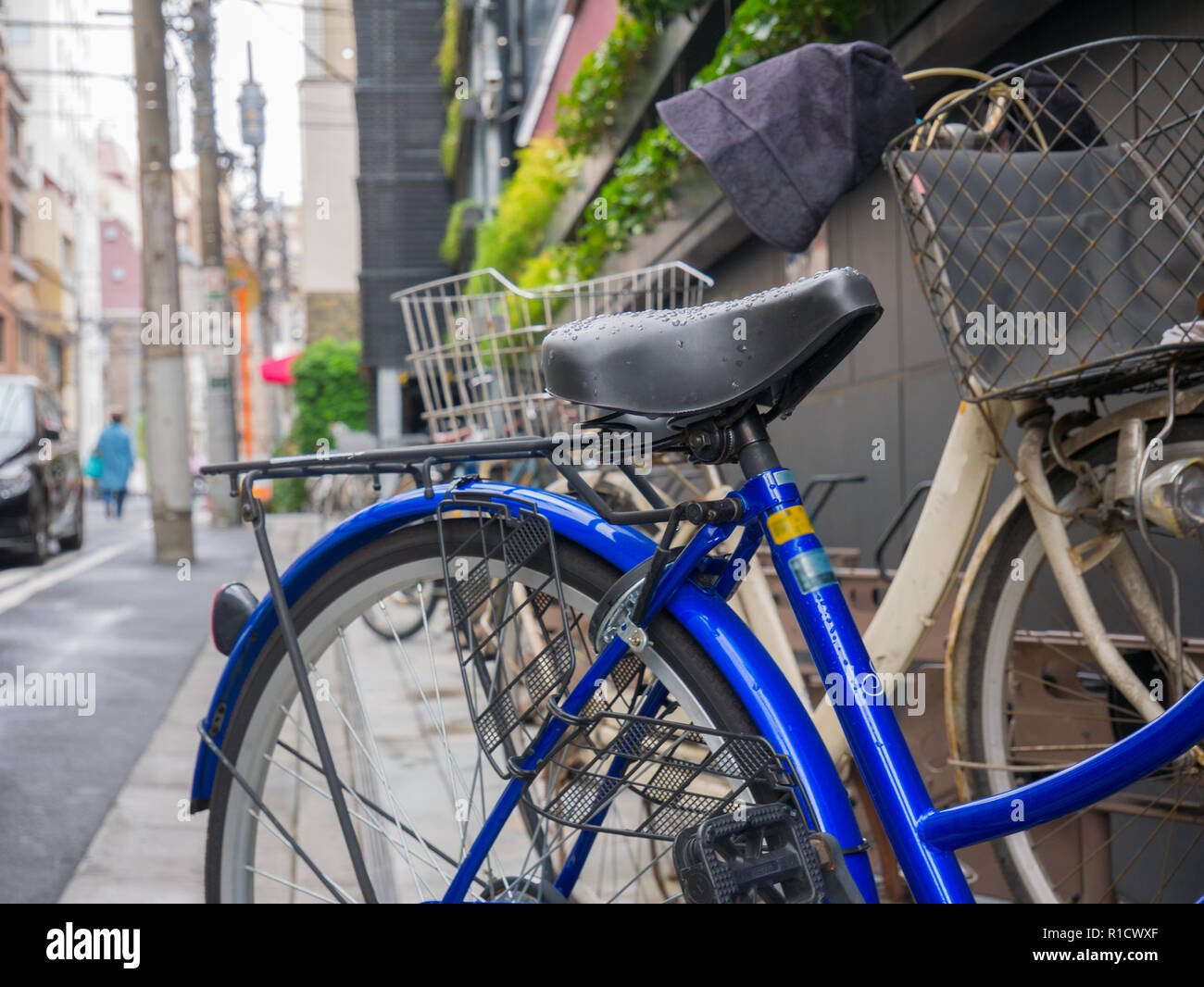 Tokyo bike tourist hi-res stock photography and images - Alamy