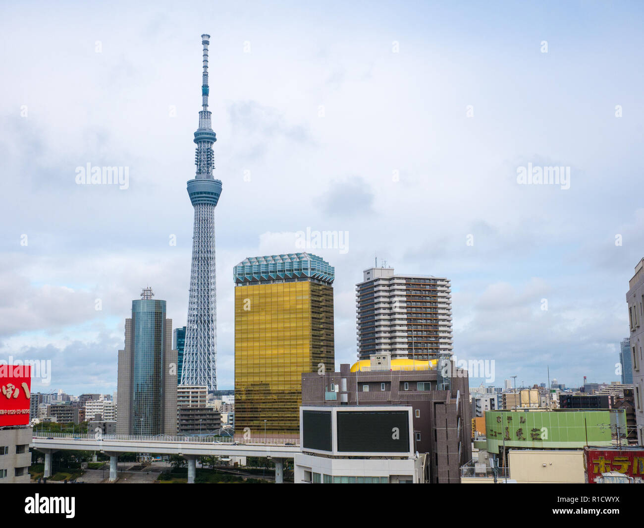 tokyo, Japan. Sepember 13, 2018. : Tokyo skyscraper across the river in ...
