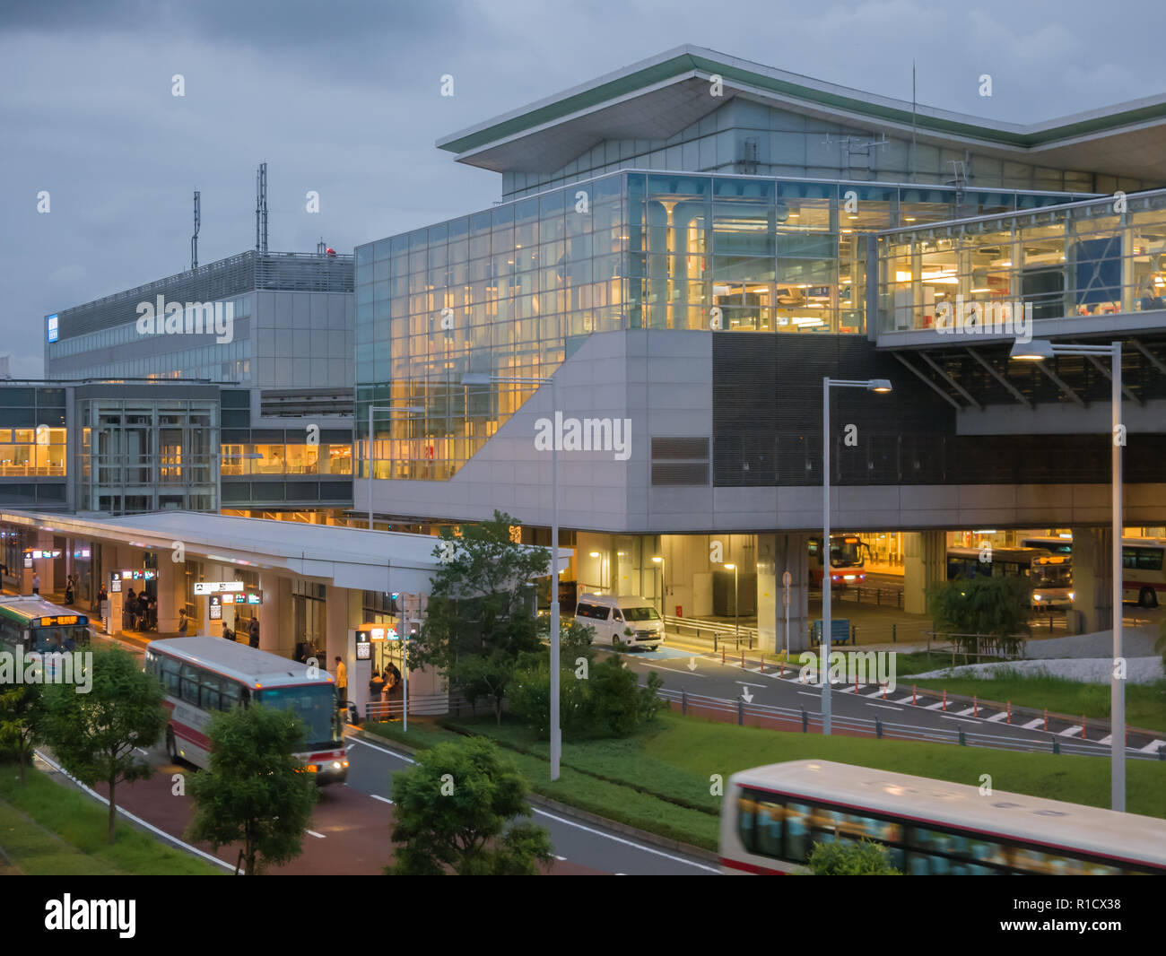 Haneda airport control tower hi-res stock photography and images - Alamy