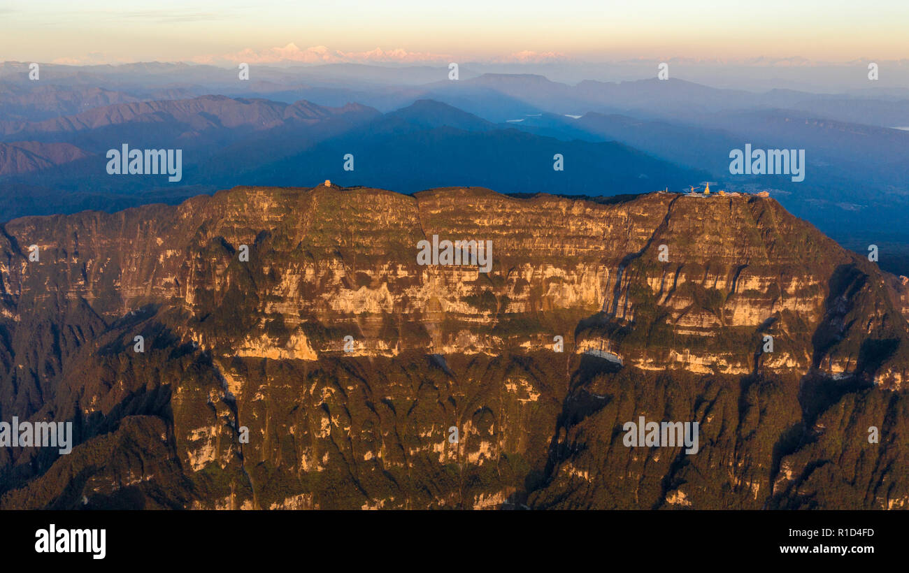Mountain emei shan hi-res stock photography and images - Alamy