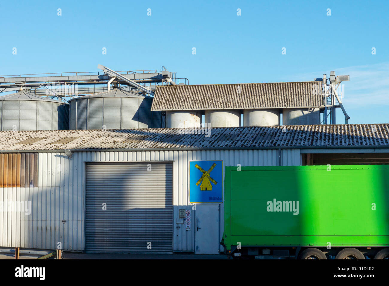 Animal feed technology hi-res stock photography and images - Alamy